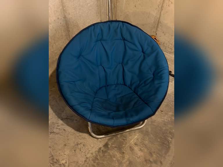 Round folding fabric chair - Northern Kentucky Auction, LLC