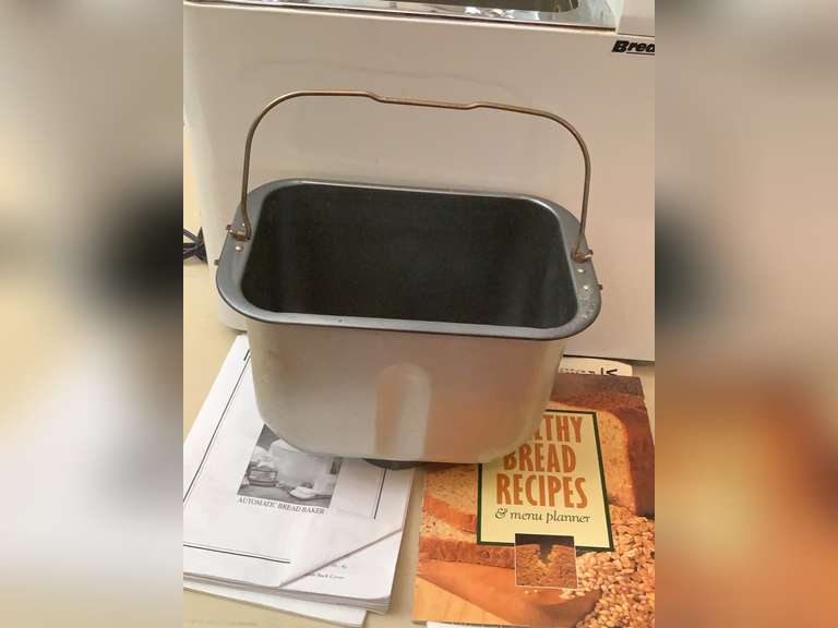 Breadman Ultimate Bread Baker with instruction manual and recipe book ...