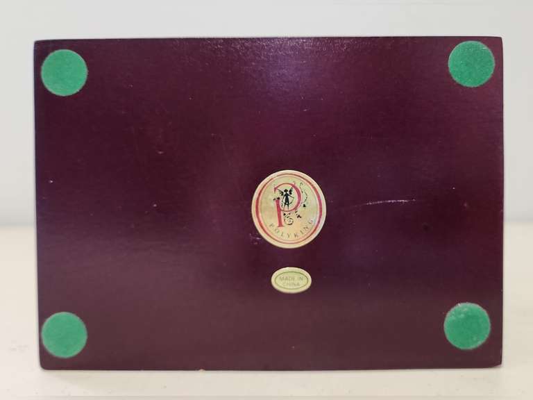 De Capoli Collection figurine - Northern Kentucky Auction, LLC