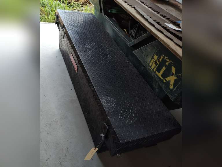 Craftsman tool box for pickup, some damage - Northern Kentucky Auction, LLC