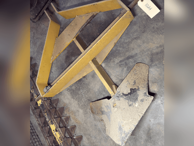 County Line three-point hitch, middle buster-potato plow - Northern ...