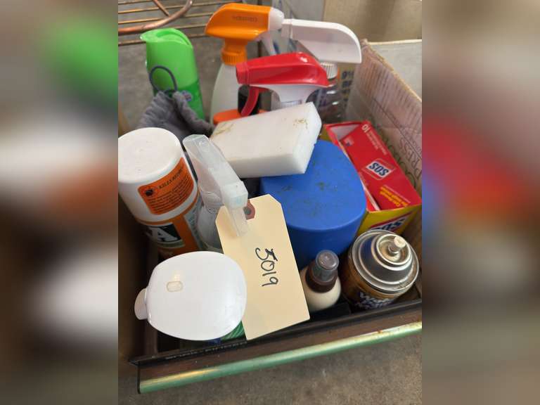 Box of cleaning supplies - Northern Kentucky Auction, LLC