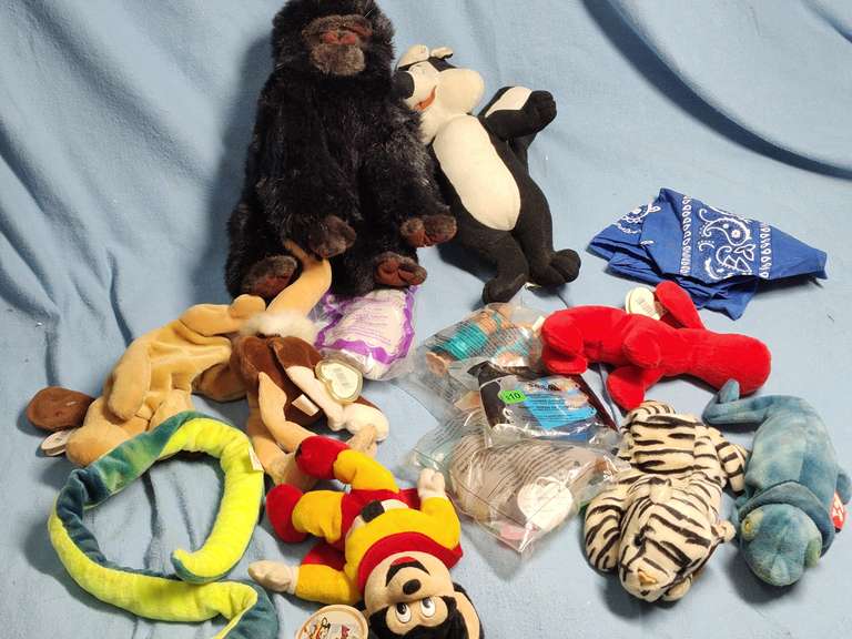 Stuffed animals and restaurant toys - Northern Kentucky Auction, LLC