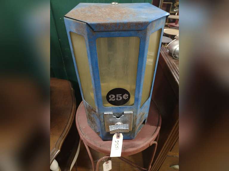 25 Cent vending machine for York Pattie - Northern Kentucky Auction, LLC