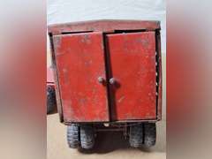 Buddy L tractor & Ertl livestock trailer - Northern Kentucky Auction, LLC