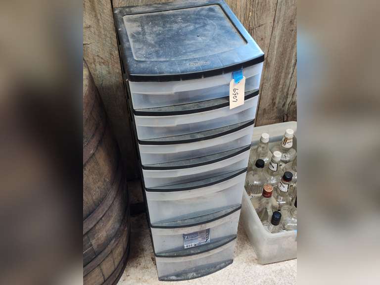 Sterilite 7 drawer organizer with content - Northern Kentucky Auction, LLC