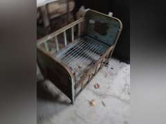 Metal doll bed - Northern Kentucky Auction, LLC