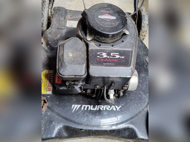 Murray mower with Briggs & Stratton 3.5 horsepower engine-it does have ...