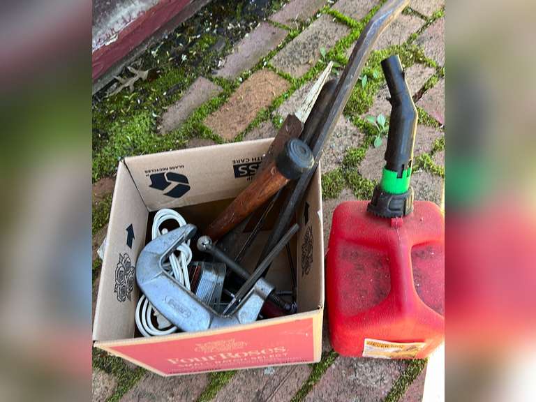 Gas can and hand tools. - Northern Kentucky Auction, LLC