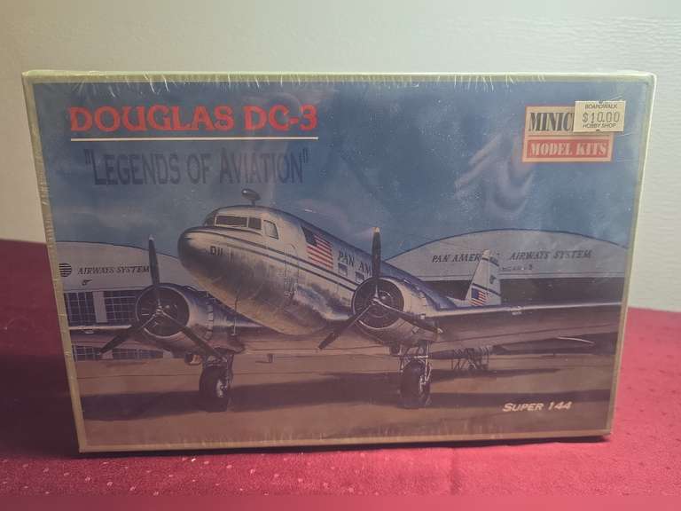 Douglas DC-3 "Legends of Aviation" model kit, unopened - Northern ...