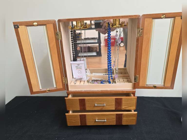 Jewelry box and contents - Northern Kentucky Auction, LLC