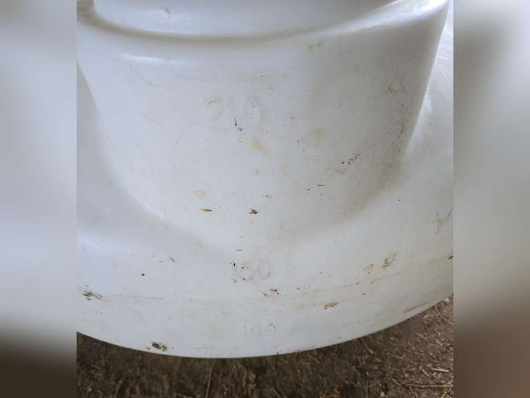 210 Gallon plastic water tank. - Northern Kentucky Auction, LLC