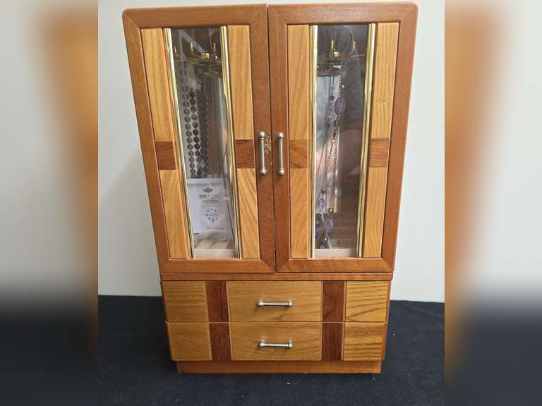 Jewelry box and contents - Northern Kentucky Auction, LLC