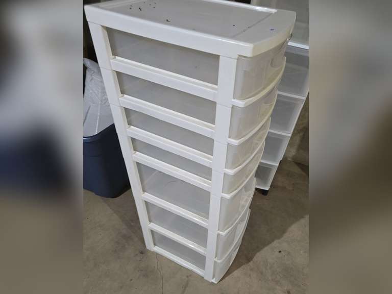 Plastic storage unit - Northern Kentucky Auction, LLC