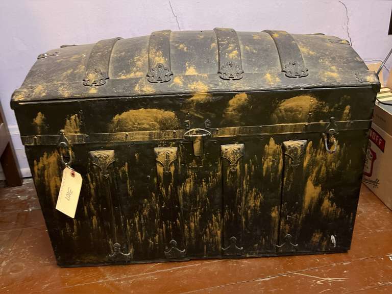 Small humpback trunk. 20 inches tall by 30 inches wide by 17 inches ...