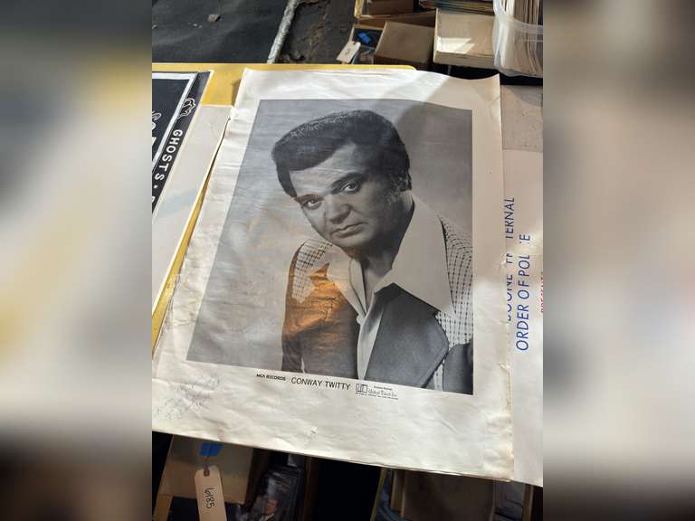 Signed Conway Twitty photo - Northern Kentucky Auction, LLC
