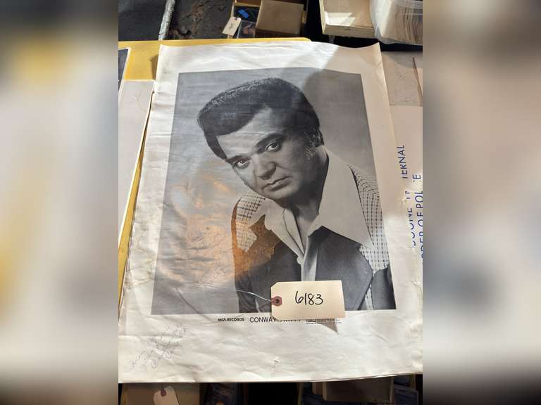 Signed Conway Twitty photo - Northern Kentucky Auction, LLC