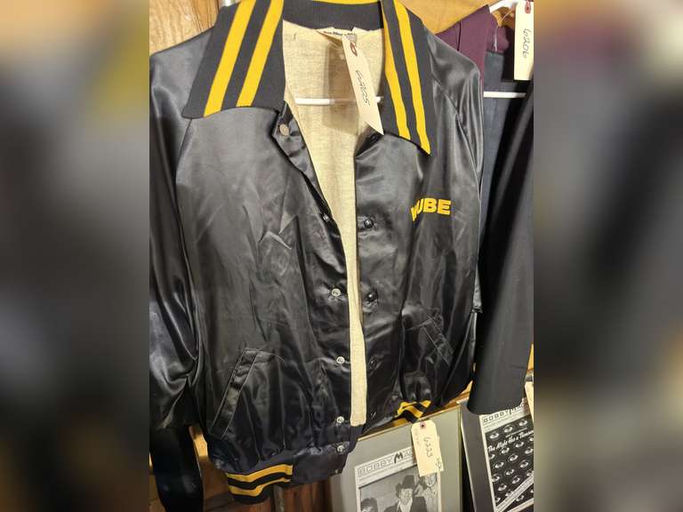Vintage WUBE windbreaker - Northern Kentucky Auction, LLC