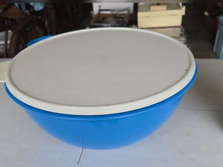 Large Tupperware bowl and pitcher - Northern Kentucky Auction, LLC