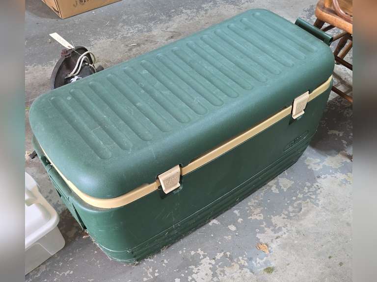 Large Igloo cooler - Northern Kentucky Auction, LLC