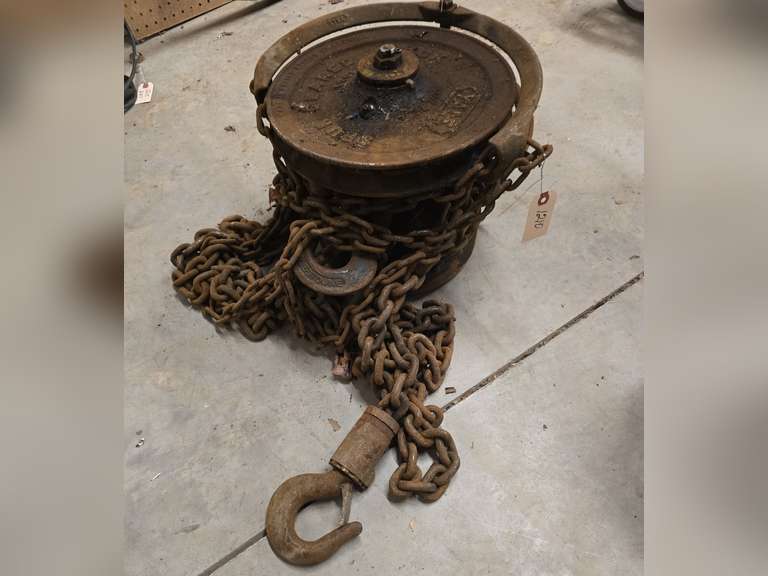 Yale 1 ton spur geared block chain hoist - Northern Kentucky Auction, LLC