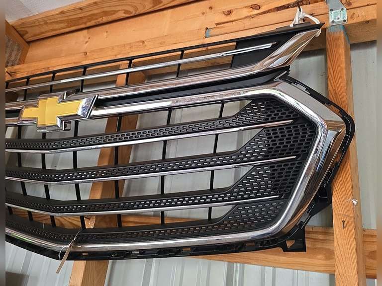 Chevrolet grille - Northern Kentucky Auction, LLC