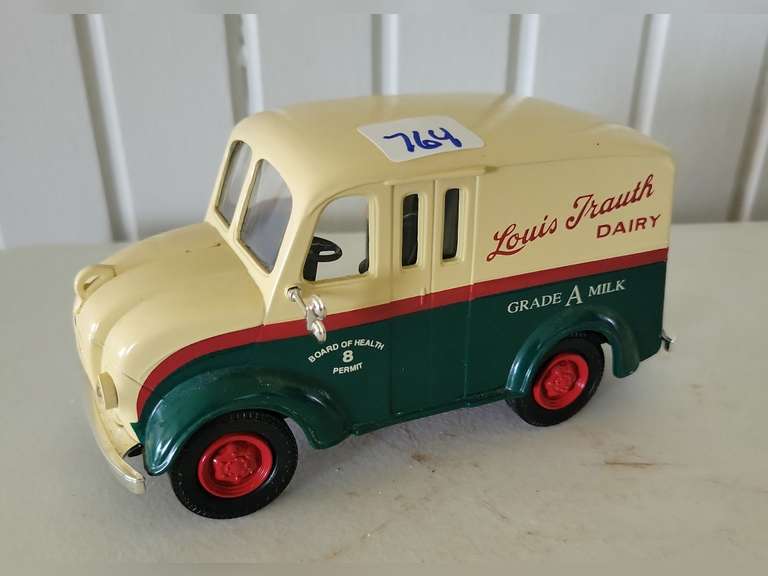 Ertl Collection 1950 Divco Delivery Truck Bank - Louis Trauth Dairy ...