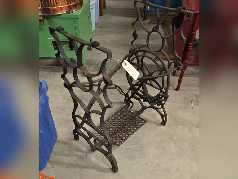 Antique cast iron treadle sewing machine frame - Northern Kentucky ...