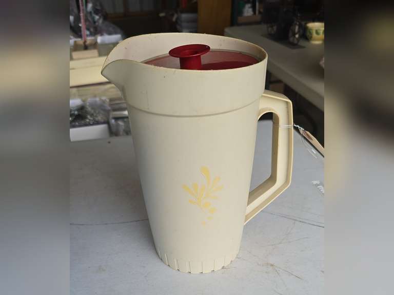 Large Tupperware bowl and pitcher - Northern Kentucky Auction, LLC