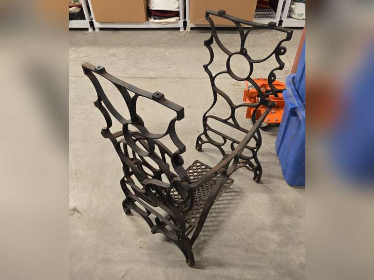 Antique cast iron treadle sewing machine frame - Northern Kentucky ...