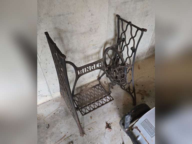 Singer treadle sewing machine frame, cast iron - Northern Kentucky ...