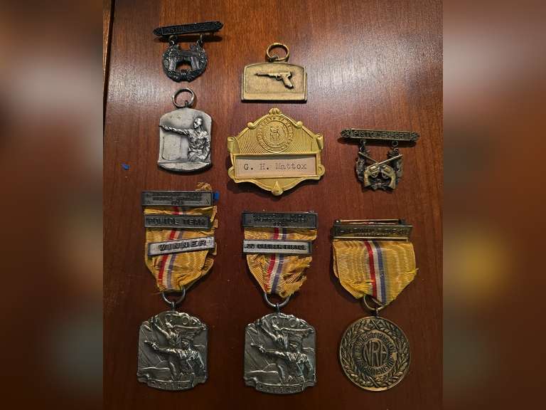 8 Brass medals / pins - Northern Kentucky Auction, LLC