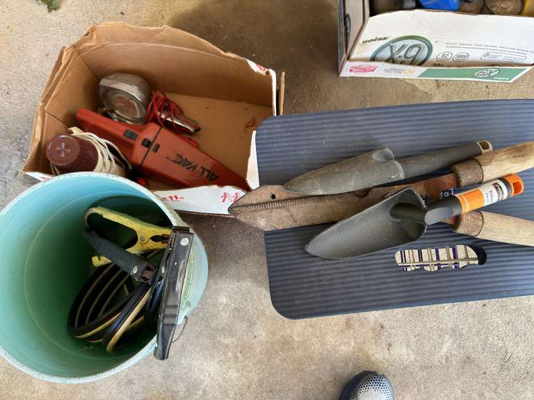 Jumper cables, hand tools and other items - Northern Kentucky Auction, LLC