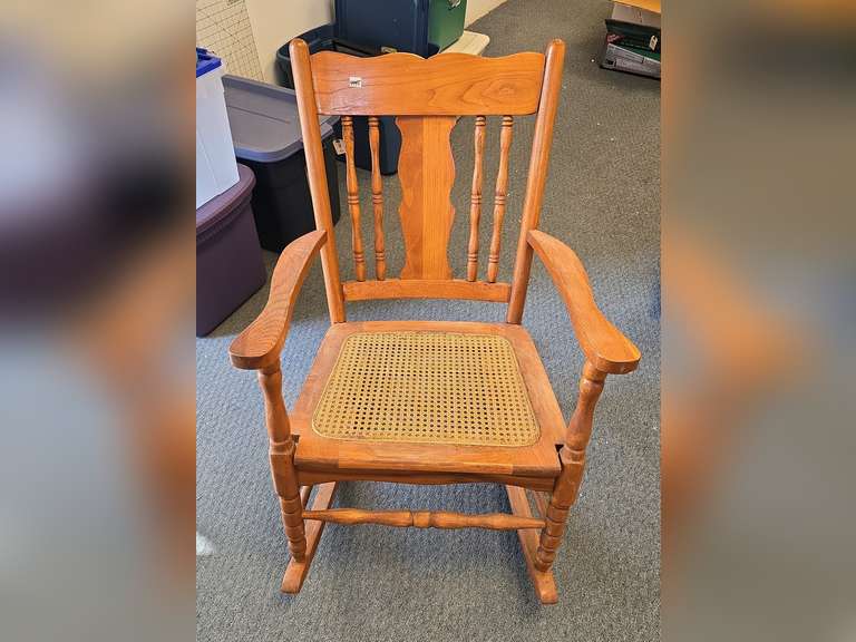 Antique rocking chair - Northern Kentucky Auction, LLC