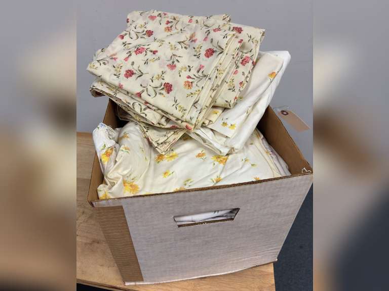 Assorted bedding items - Northern Kentucky Auction, LLC