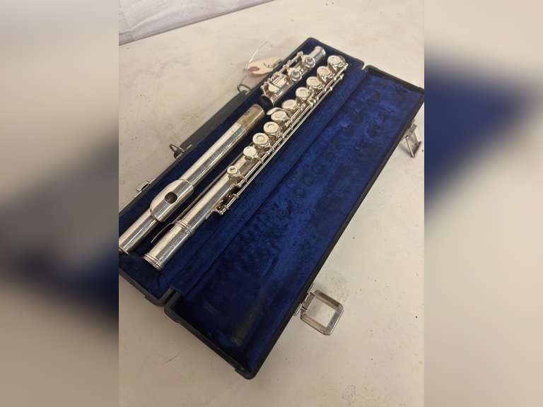 Geneinhardt Silver plated flute - Northern Kentucky Auction, LLC