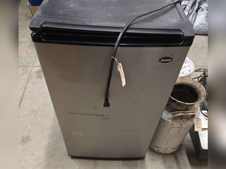 Sanyo compact refrigerator, came on when tested - Northern Kentucky ...
