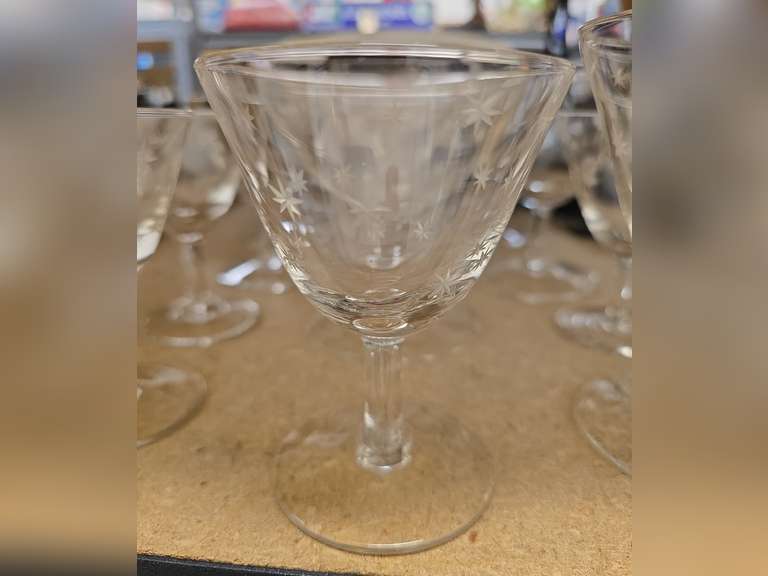 Etched Starburst stemware - Northern Kentucky Auction, LLC