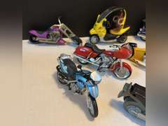 Collectible model motorcycles. - Northern Kentucky Auction, LLC