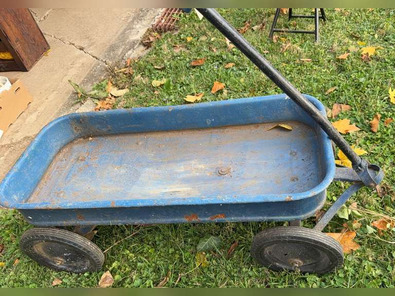 Vintage blue wagon - Northern Kentucky Auction, LLC