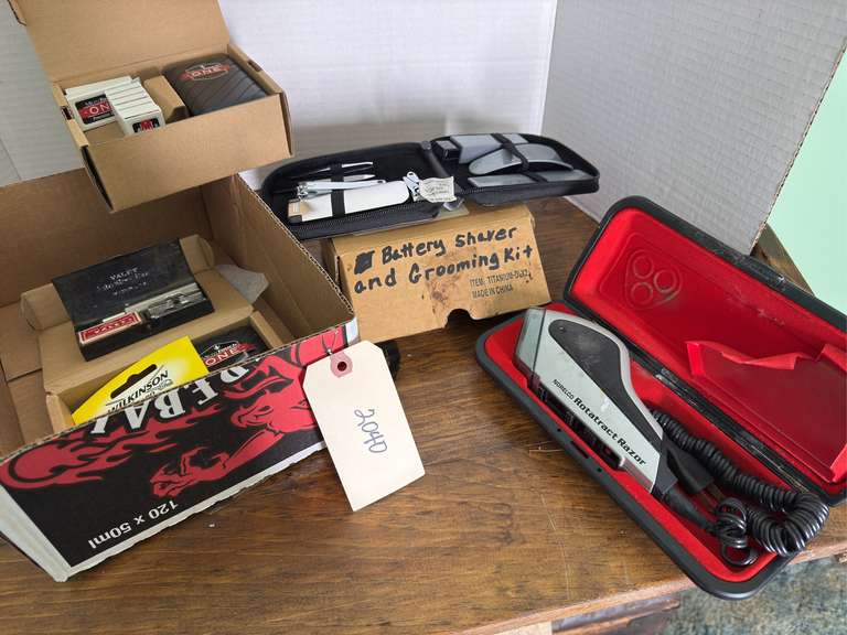 Vintage electric razor. Various men's grooming kits. - Northern ...