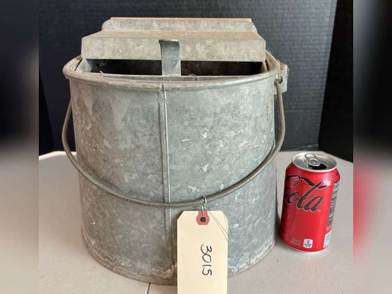 Deluxe mop bucket. - Northern Kentucky Auction, LLC