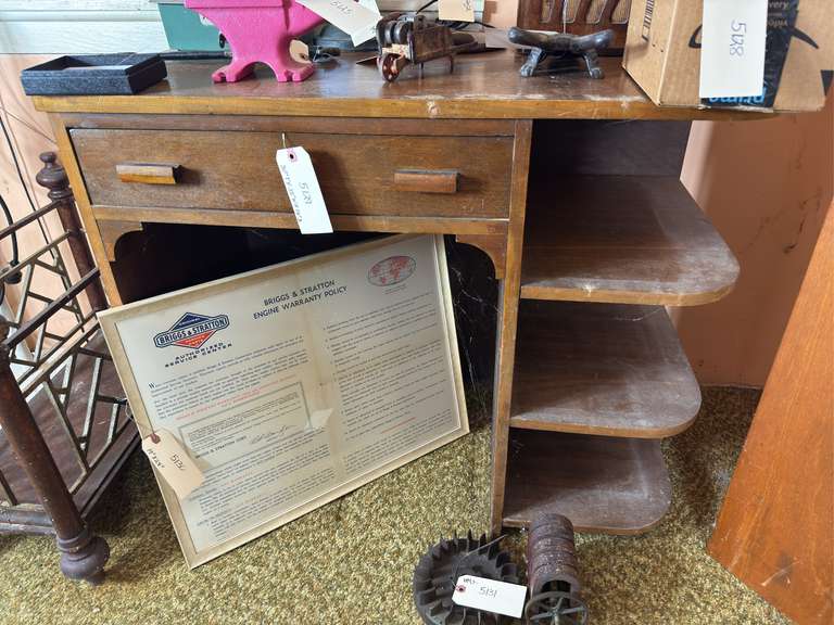 Desk (needs work) - contents not included - Northern Kentucky Auction, LLC
