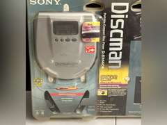 Sony Discman with car kit and disc gear. Both an original packaging ...