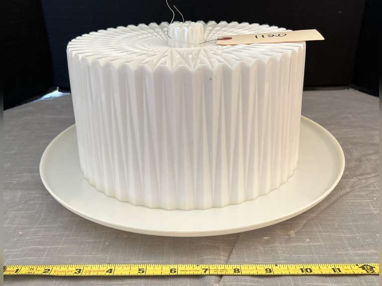 Tupperware cake plate with cover. 14” diameter and 5 1/2” tall cover ...