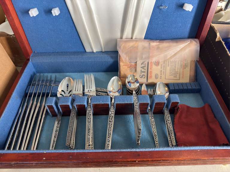 Antiqua, Grand Prix, flatware and a Rogers Brothers box - Northern ...