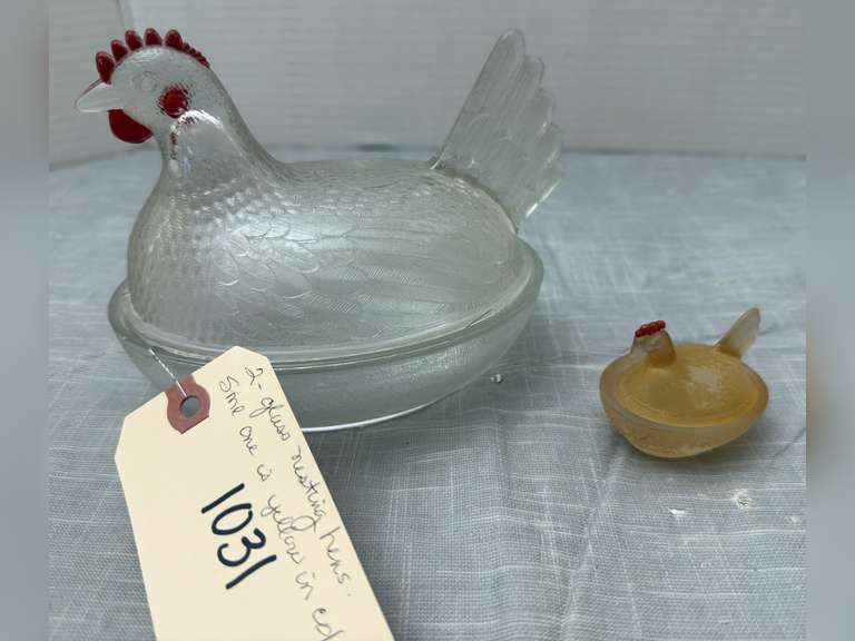 2 Glass nesting hens - Northern Kentucky Auction, LLC