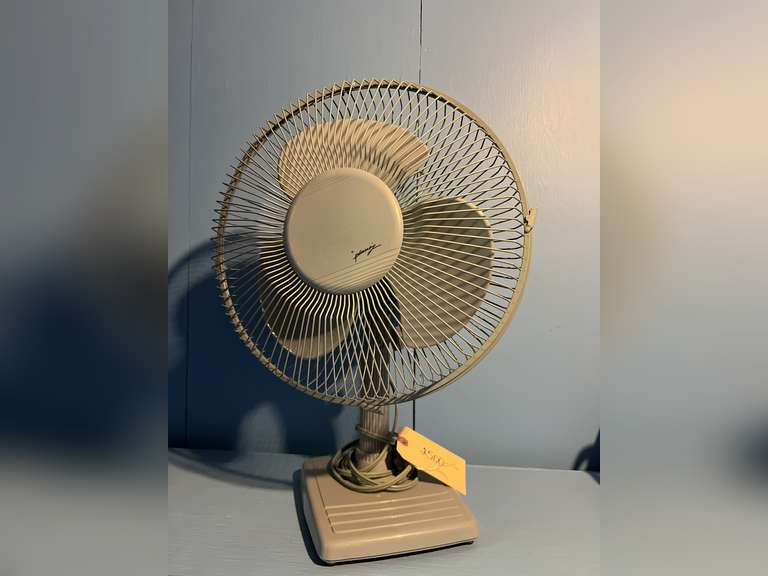Tabletop fan. Worked when tested. - Northern Kentucky Auction, LLC