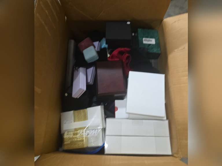 2 Boxes of empty jewelry boxes - Northern Kentucky Auction, LLC