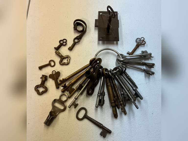 Skeleton keys and skate key. - Northern Kentucky Auction, LLC